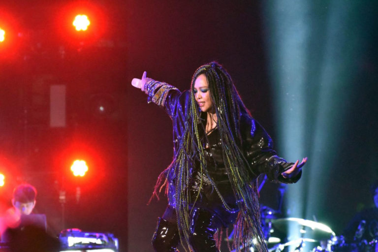 10 Popular Chinese Female Singers in The World | ChinaPlanning